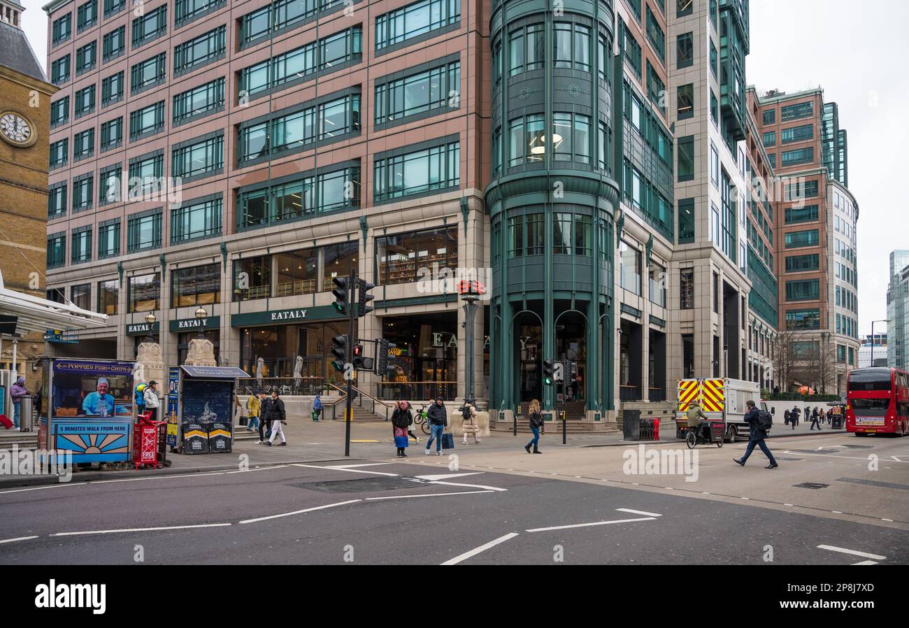 Traffic light controlled pedestrian crossing outside Liverpool Street ...