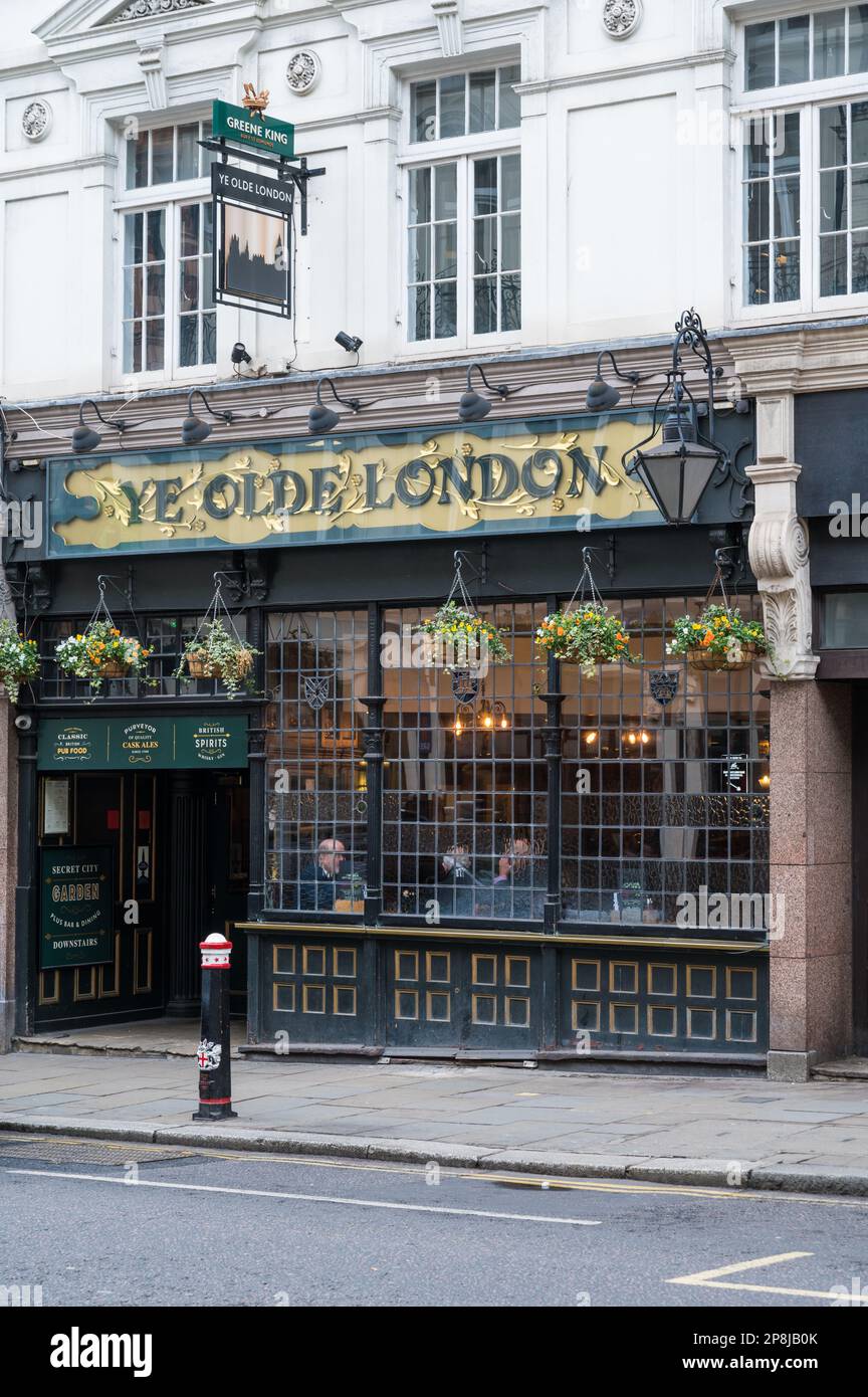 Exterior of Ye Olde London, a traditional 18th century Greene King pub ...