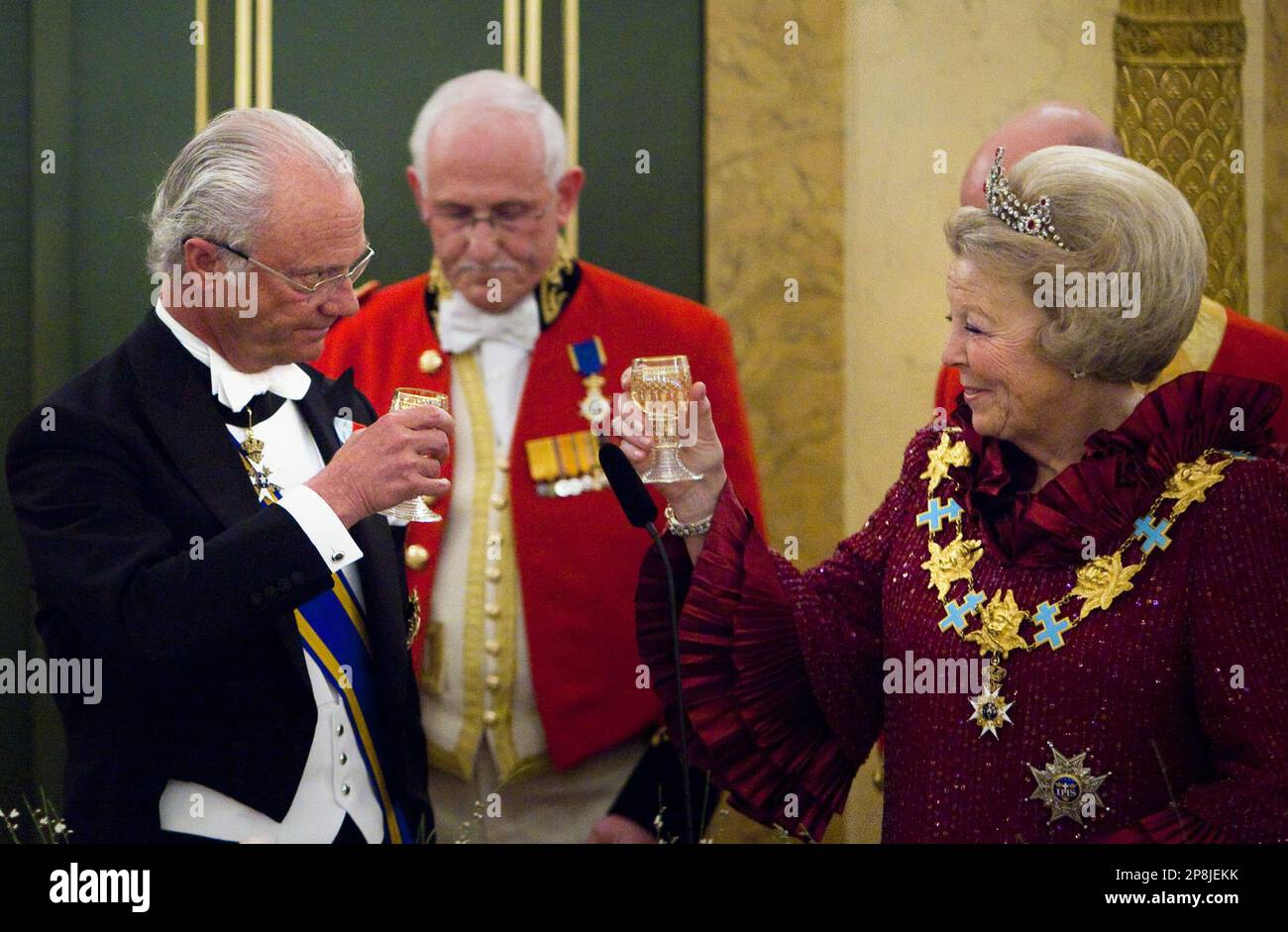 Sweden's King Carl XVI Gustaf, left, and Netherlands' Queen Beatrix ...