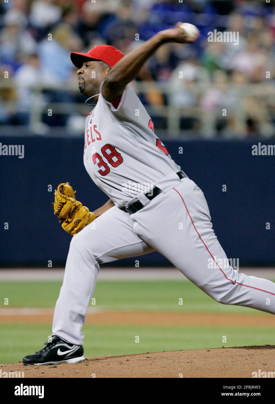 Los Angeles Angels pitcher Darrin Oliver throws against the Minnesota ...