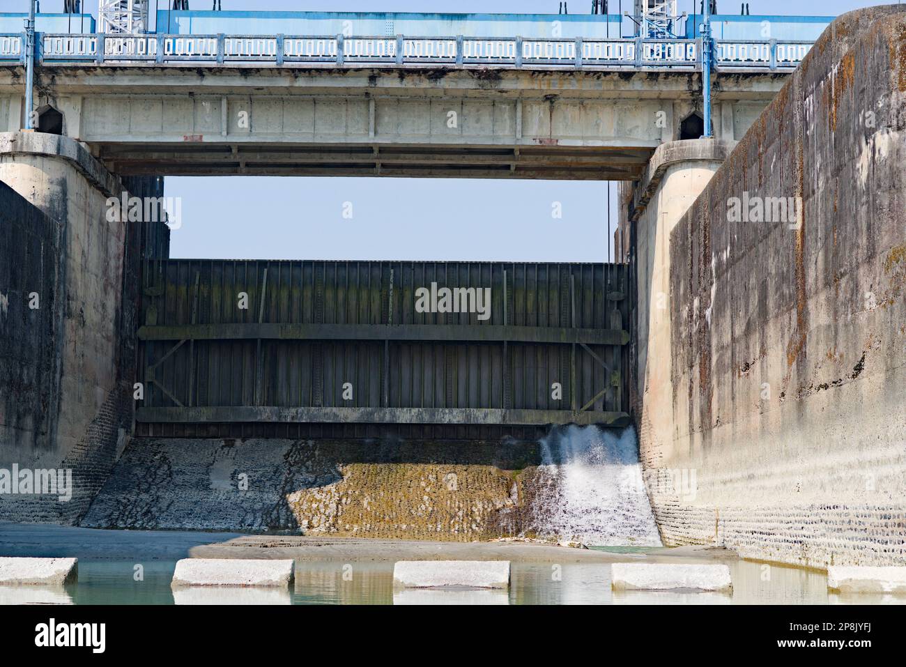 Irrigation dam side view hi-res stock photography and images - Alamy
