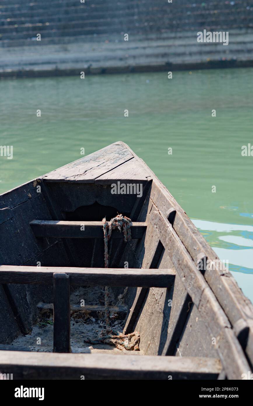 edge of wooden boat in river water Stock Photo - Alamy