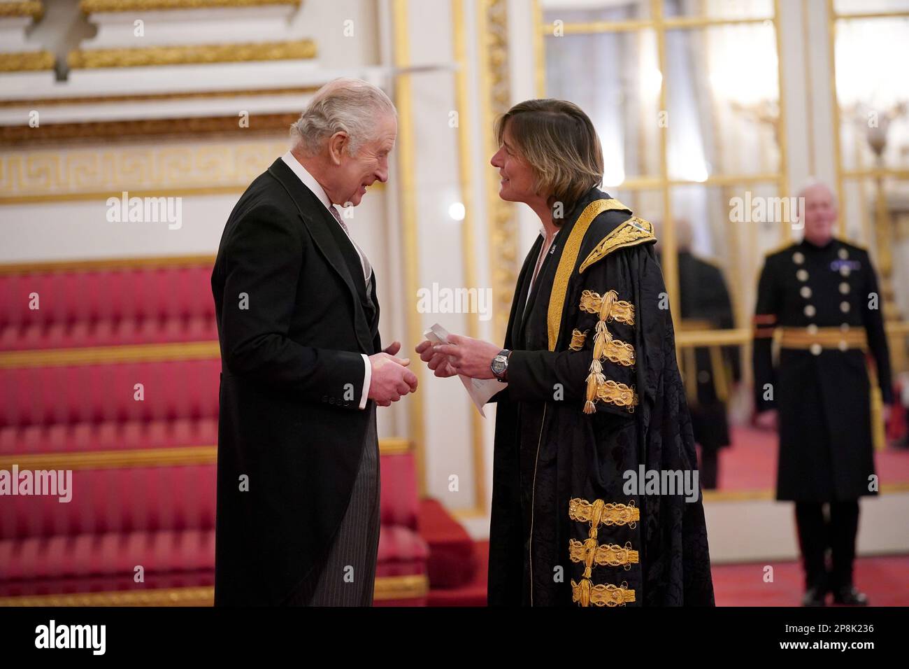 Loyal addresses buckingham palace hi-res stock photography and images ...