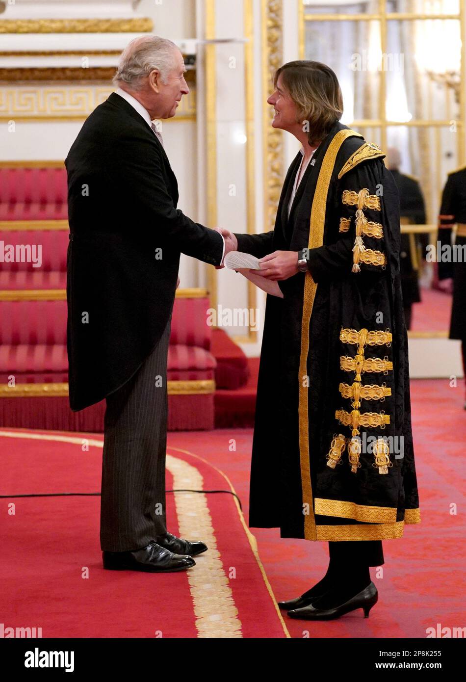 Loyal addresses buckingham palace hi-res stock photography and images ...