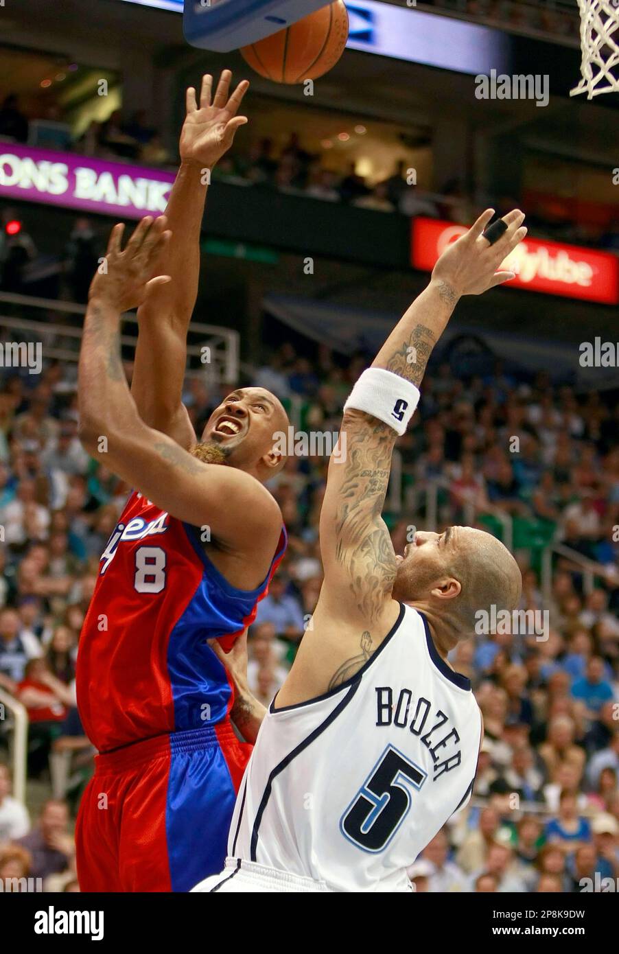 Los Angeles Clippers Brian Skinner, left, shoots over Utah Jazz's ...