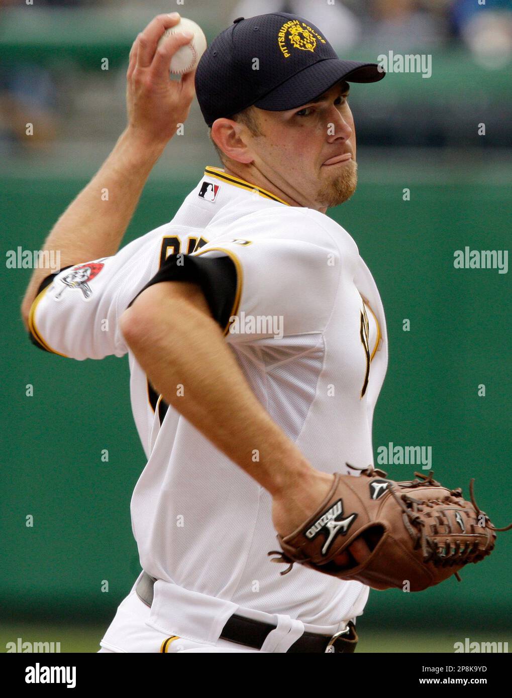 Pittsburgh Pirates pitcher Zach Duke throws in the third inning against ...