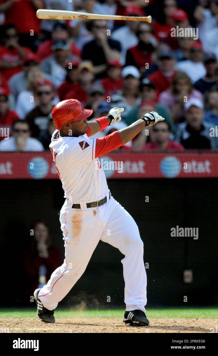 Los Angeles Angels' Howie Kendrick can't hang on to the bat as he ...