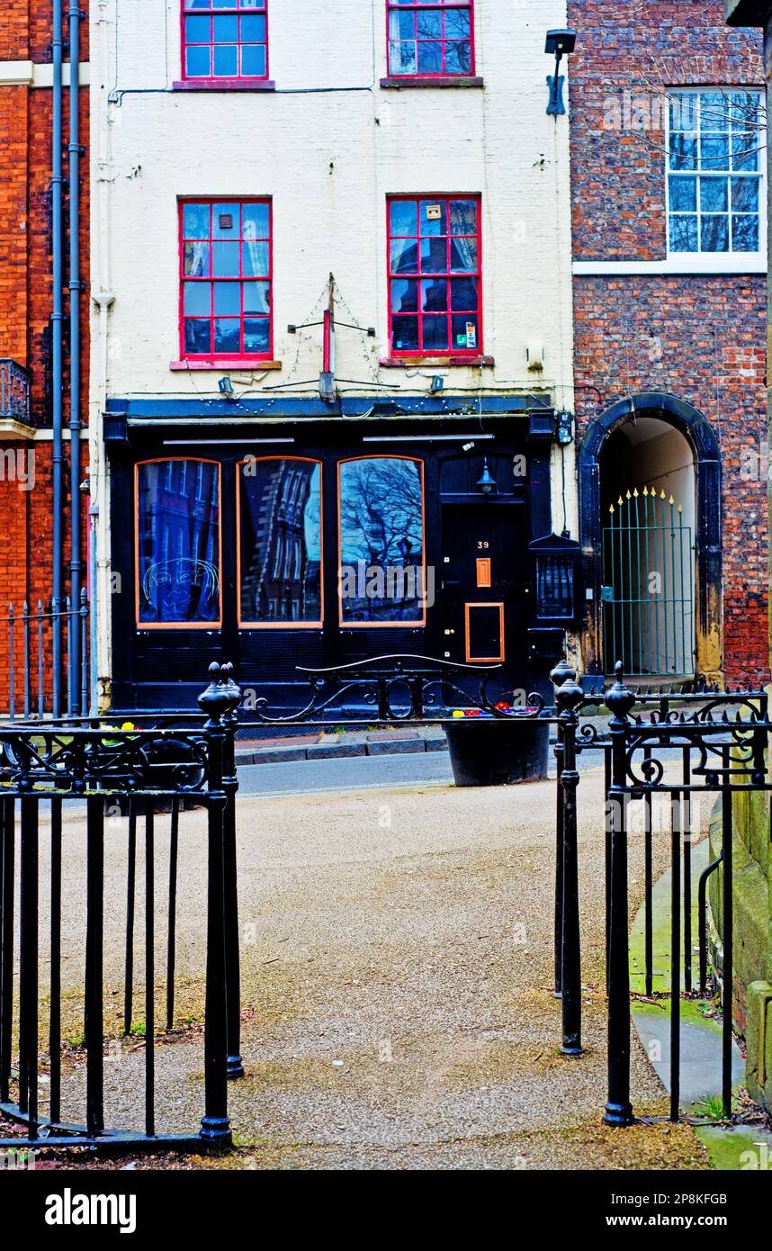 Closed pub england hi-res stock photography and images - Alamy