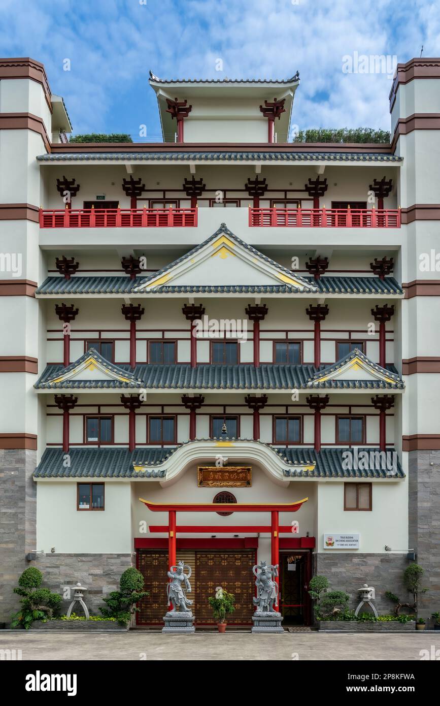 Main facade of True Buddha Shi Cheng Association Temple in Geylang ...