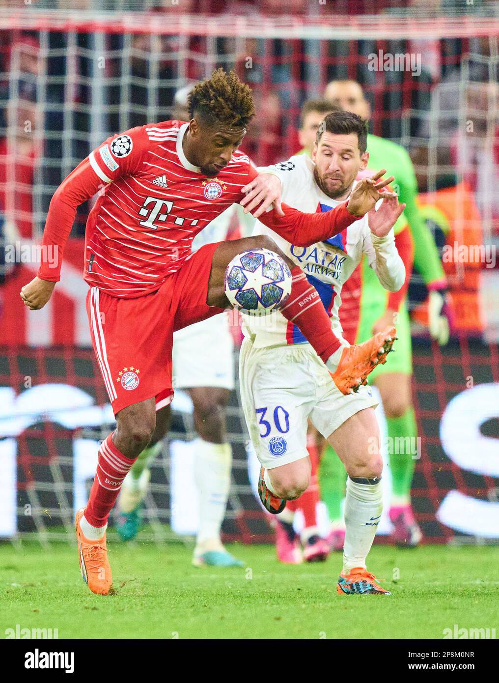 Kingsley Coman, FCB 11 compete for the ball, tackling, duel, header ...