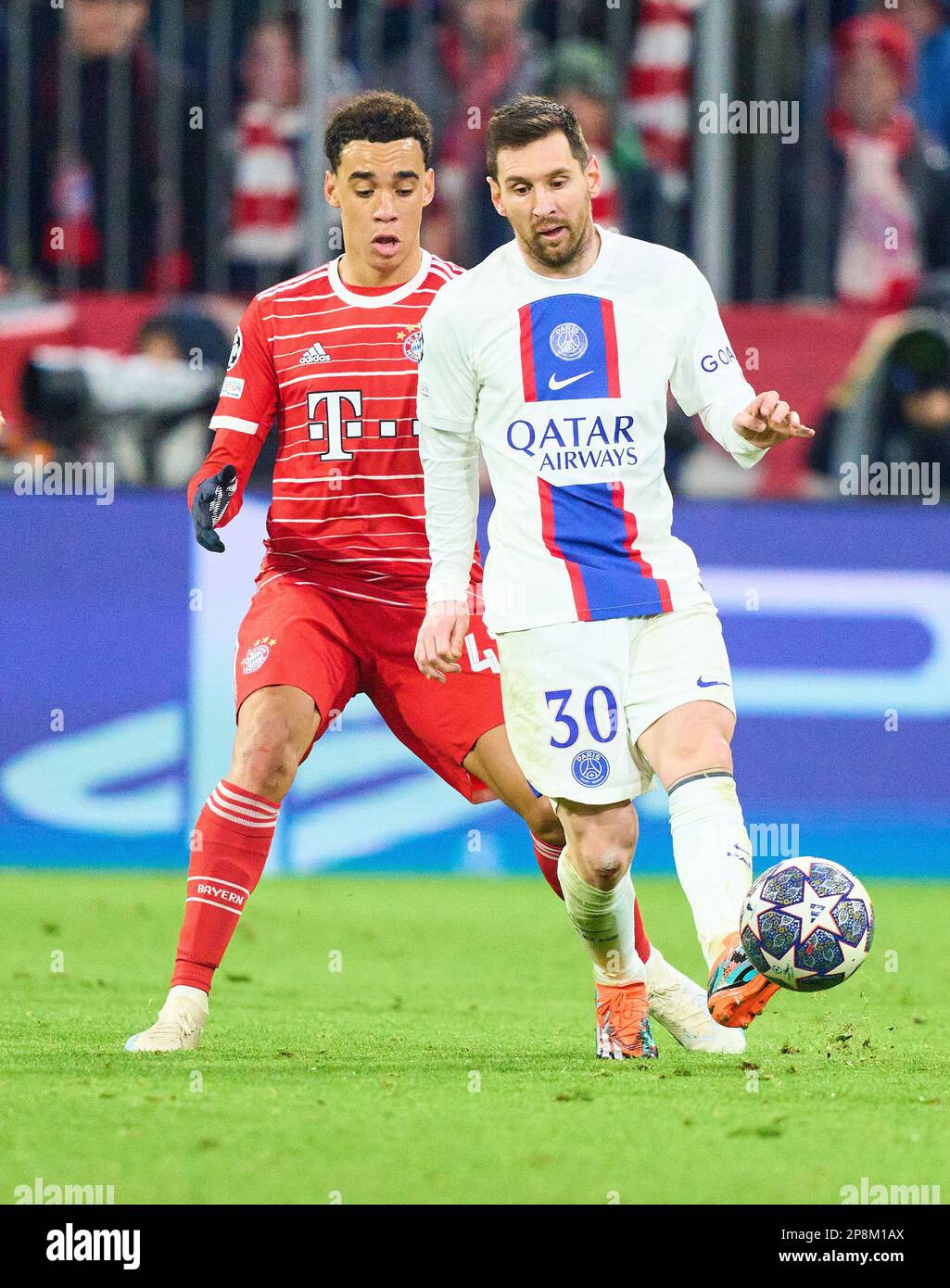 Lionel Messi, PSG 30 compete for the ball, tackling, duel, header ...