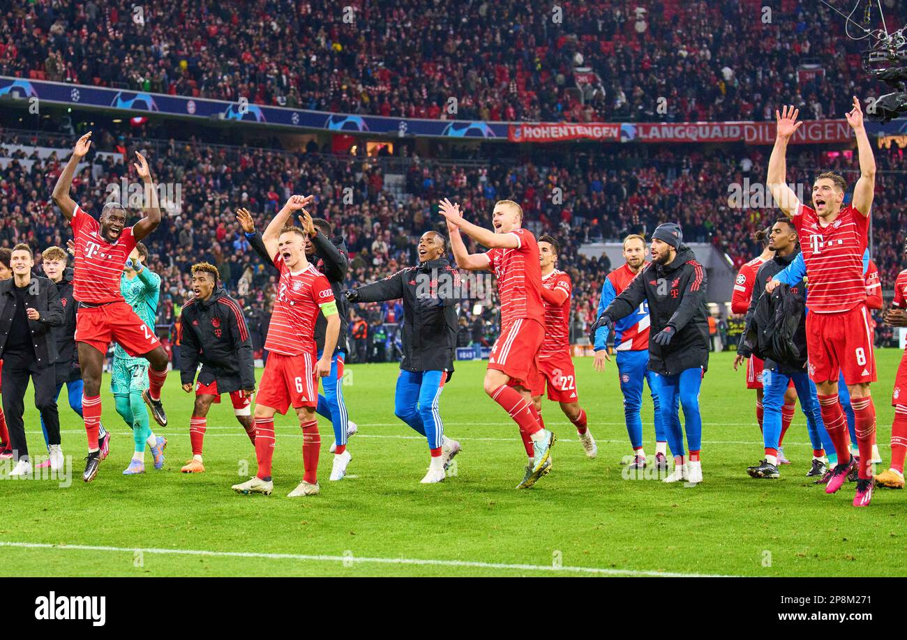 FCB team celebrate with fans, Dayot Upamecano , FCB 2 Joshua KIMMICH ...
