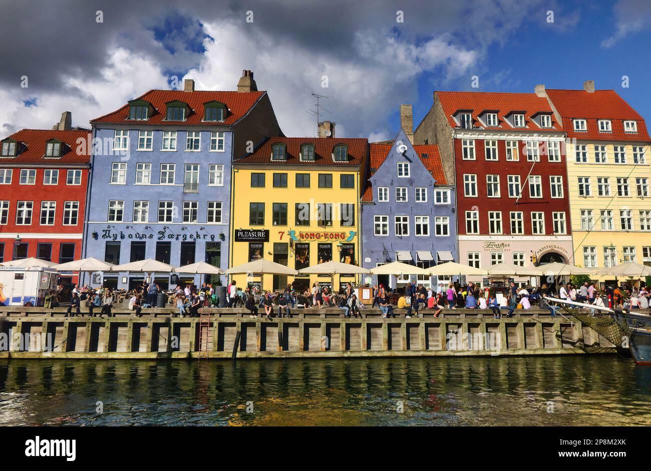 People on the busy waterfront at Nyhavn, Copenhagen, Denmark Stock ...