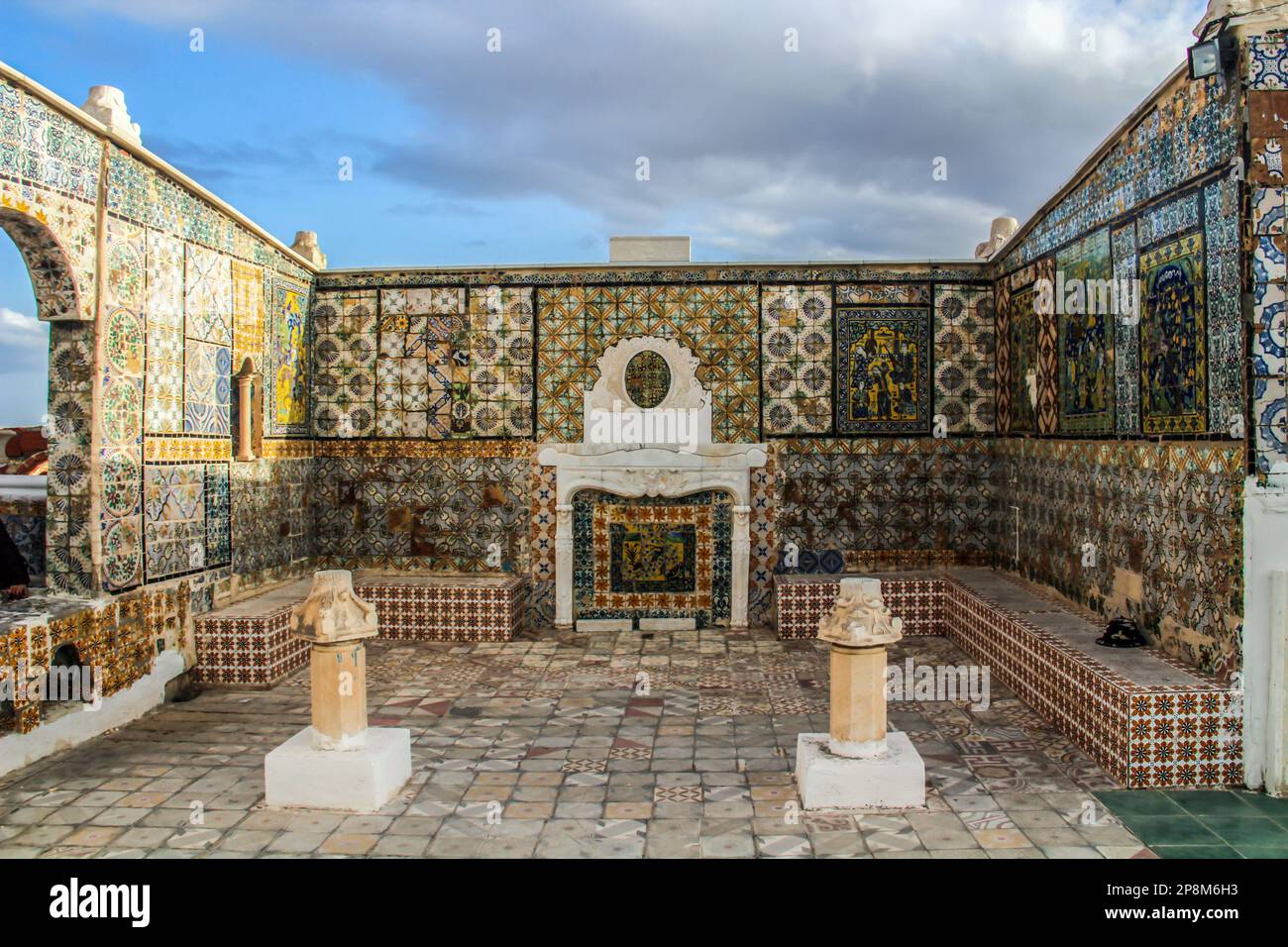 Traditional religious palaces hi-res stock photography and images - Alamy