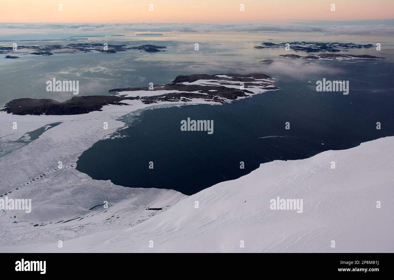 The retreating Knox Coast ice shelf exposes the barren Windmill Islands ...