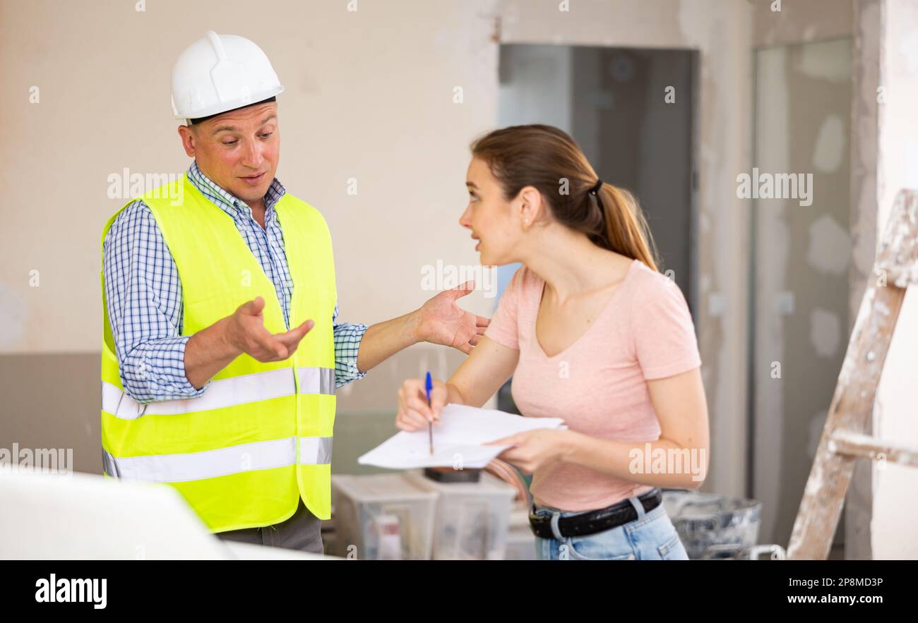 Construction manager and engineer having conflict in building site ...