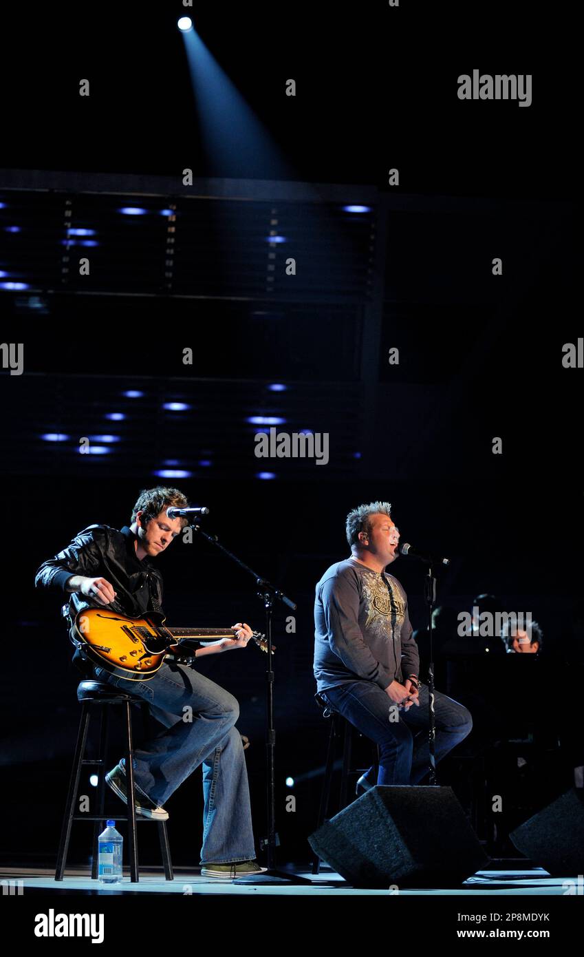 Rascal Flatts band members Joe Don Rooney, left, and Gary LeVox perform ...
