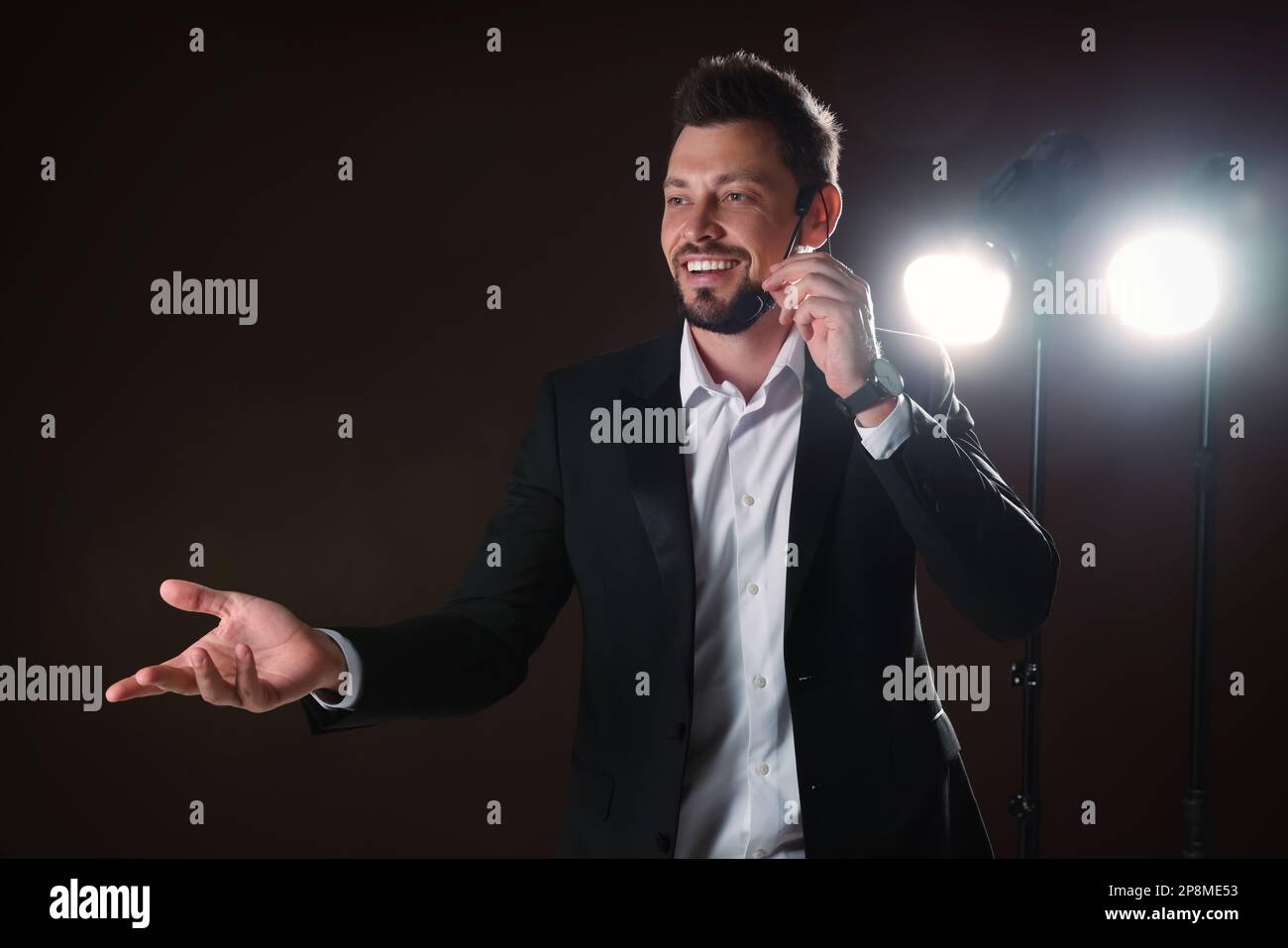 Motivational speaker with headset performing on stage Stock Photo - Alamy