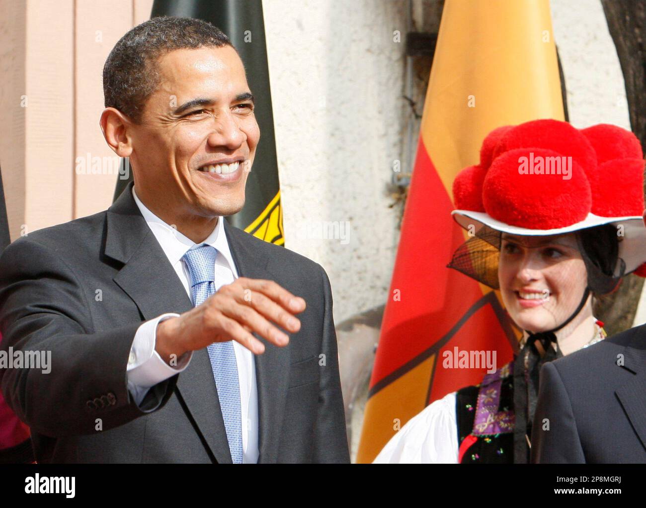 ** ALTERNATE CROP ** President Barack Obama arrives at city hall in ...