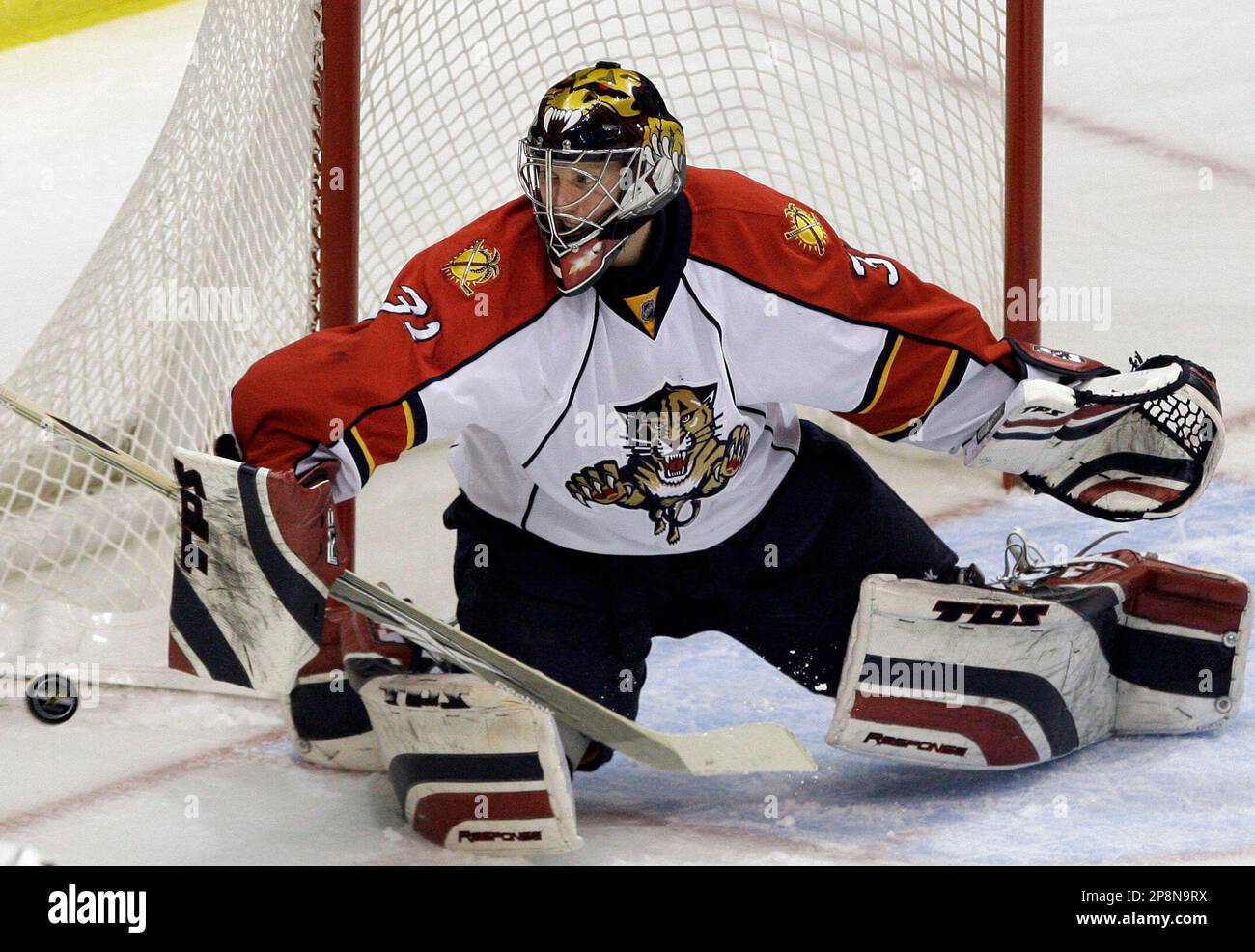 Florida Panthers goalie Craig Anderson (31) blocks a shot during the ...