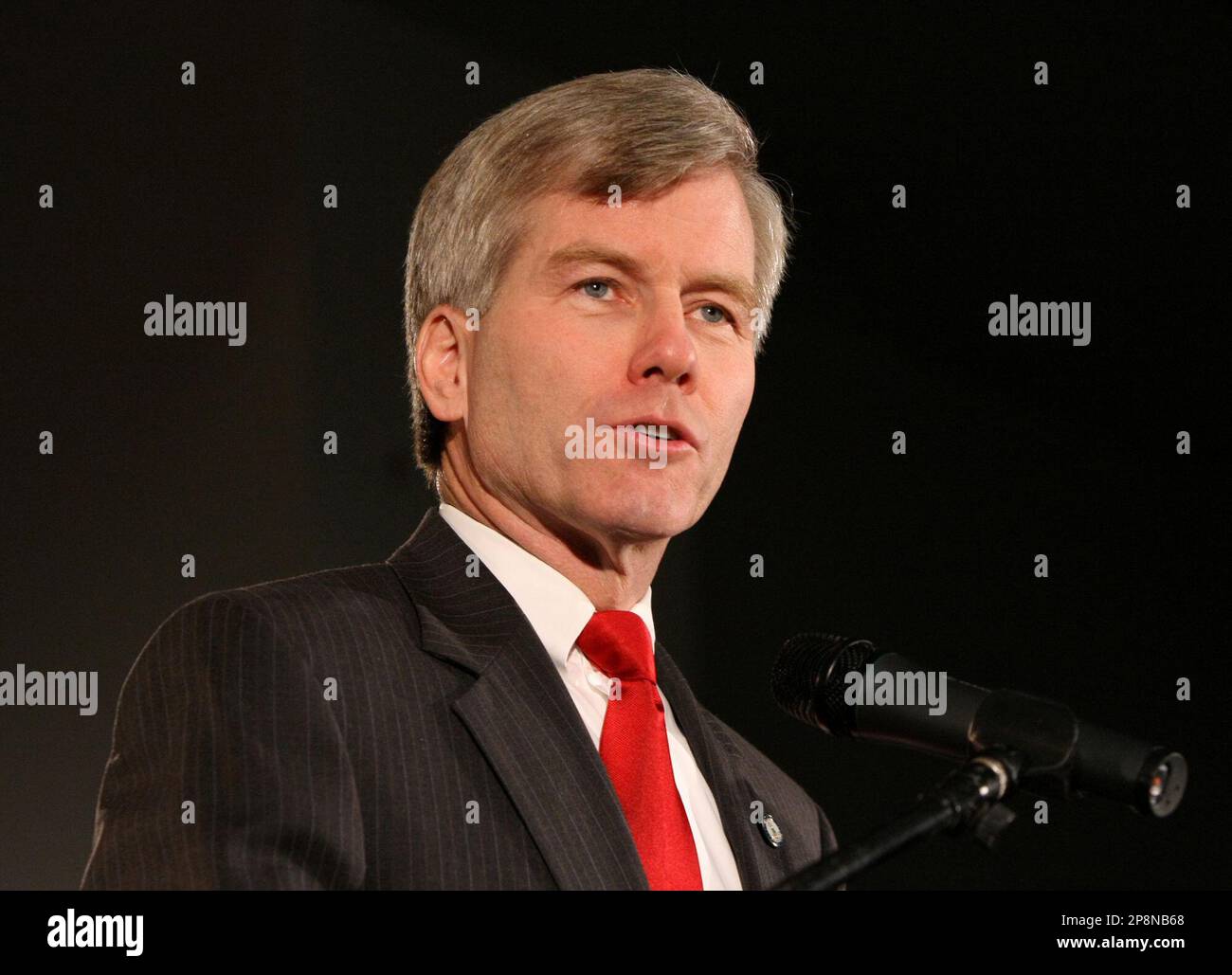 Virginia Republican gubernatorial candidate, Bob McDonnell, speaks ...