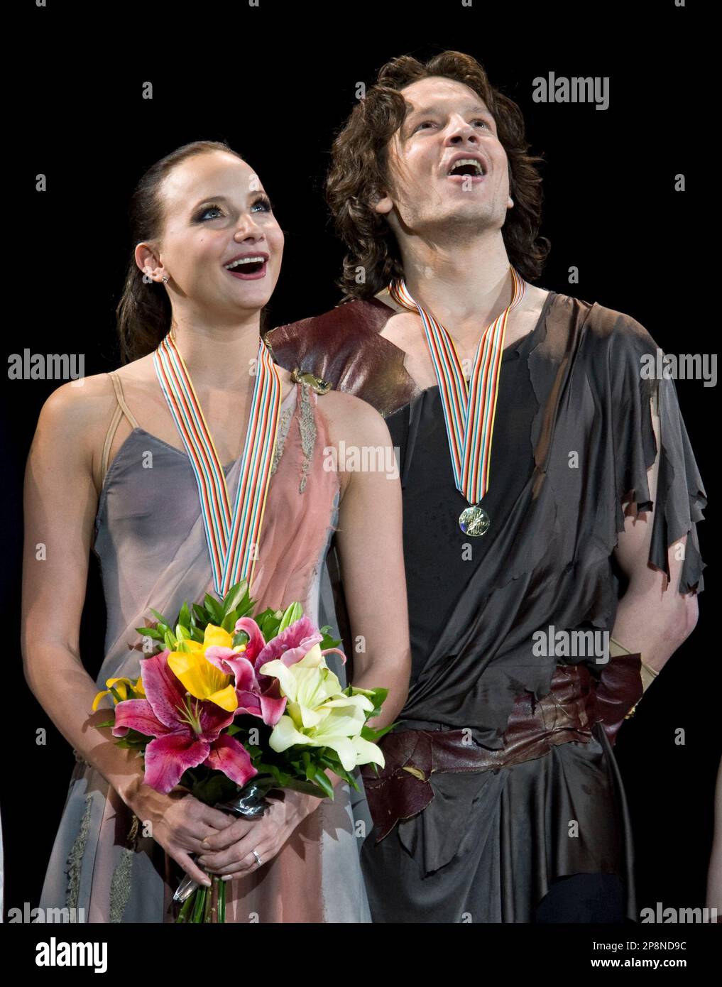 Ice dance gold medalist Oksana Domnina and Maxim Shabalin sing along ...
