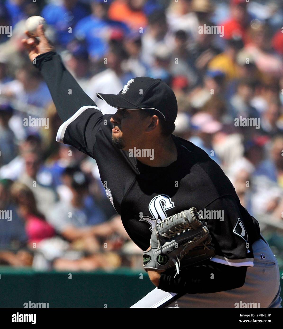 Chicago White Sox relief pitcher D.J. Carrasco throws to the Chicago ...