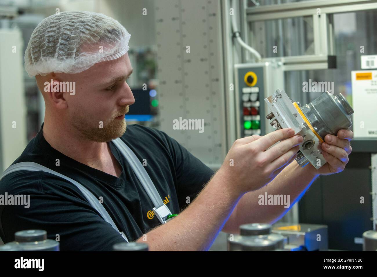 03 March 2023, Hesse, Frankfurt/Main: A Continental employee checks a ...