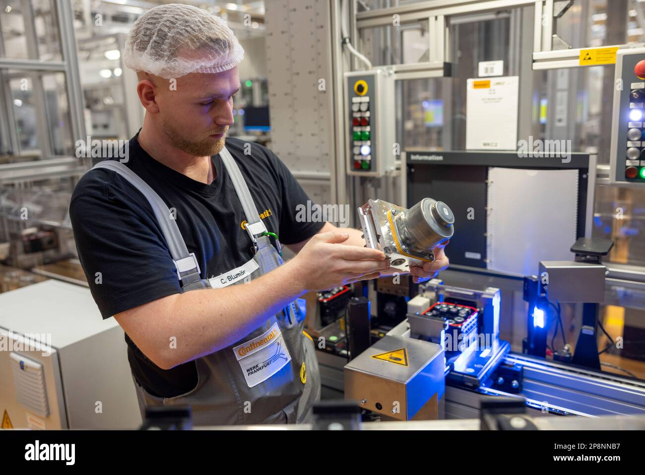 03 March 2023, Hesse, Frankfurt/Main: A Continental employee checks a ...