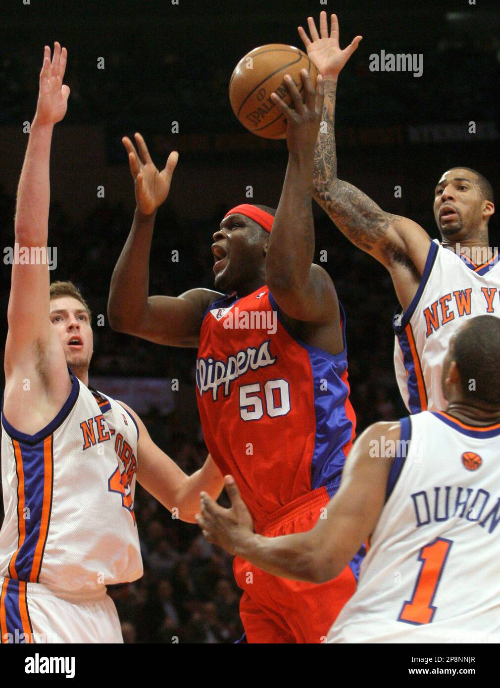 Los Angeles Clippers' Zach Randolph (50) drives past New York Knicks ...