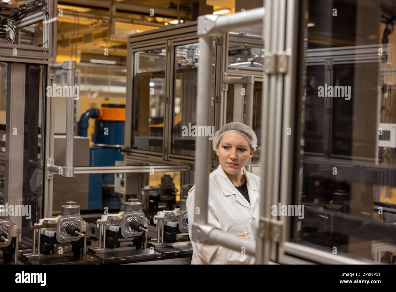 03 March 2023, Hesse, Frankfurt/Main: A Continental employee checks an ...