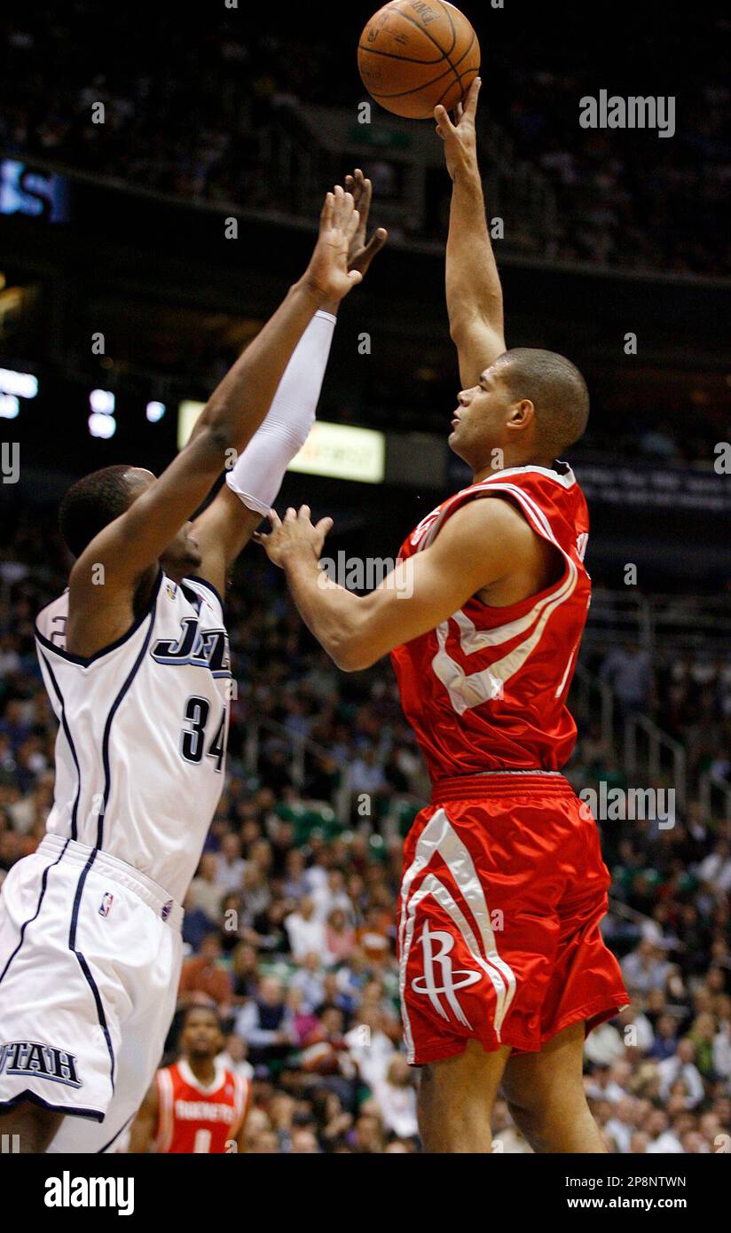 Houston Rockets forward Shane Battier (31) puts a shot over the arms of ...