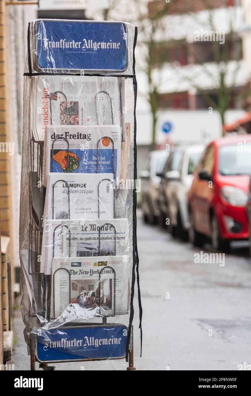 Newspaper stand new york hi-res stock photography and images - Alamy