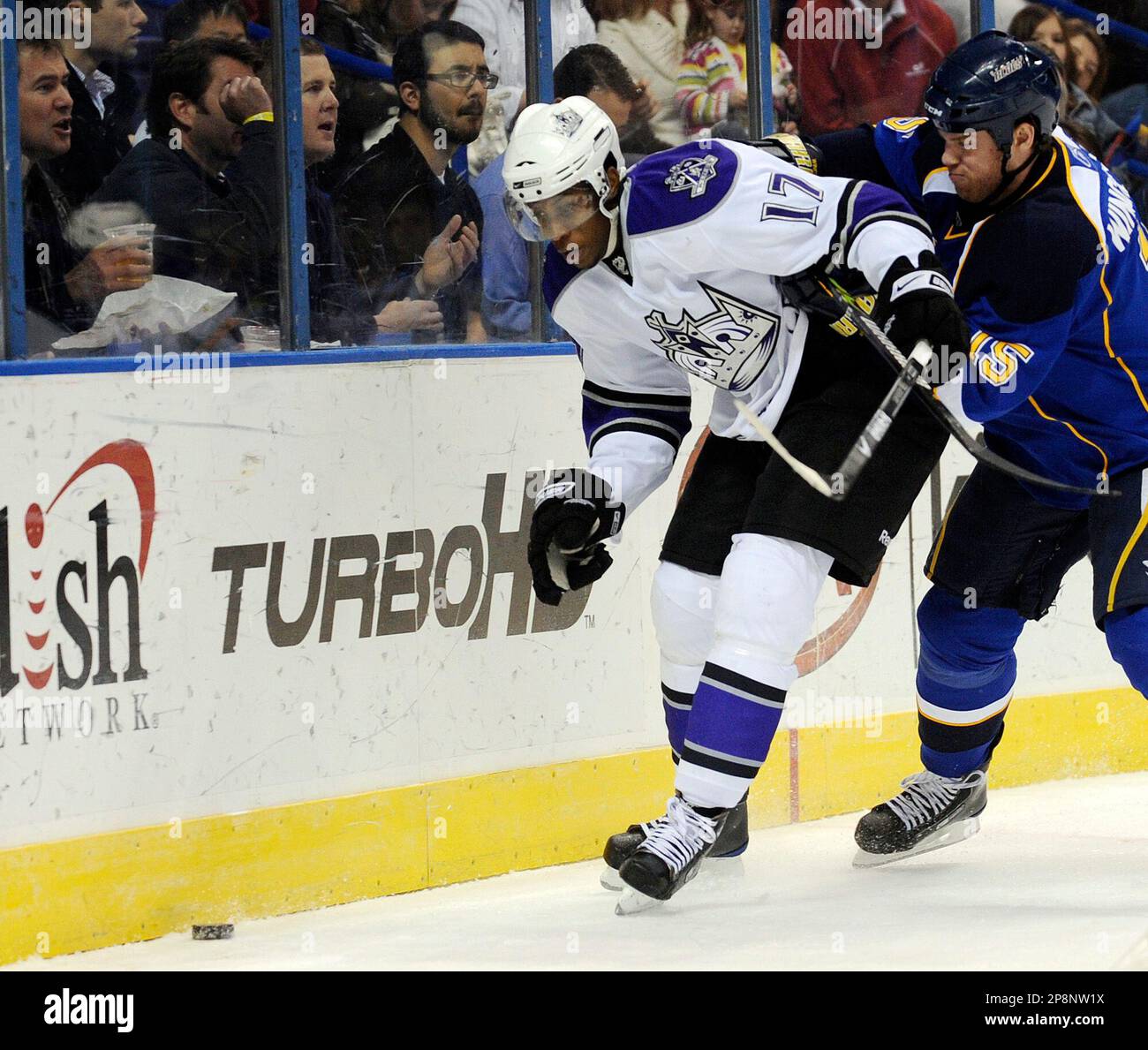 Los Angeles Kings' Wayne Simmonds (17) and St. Louis Blues' Brad ...