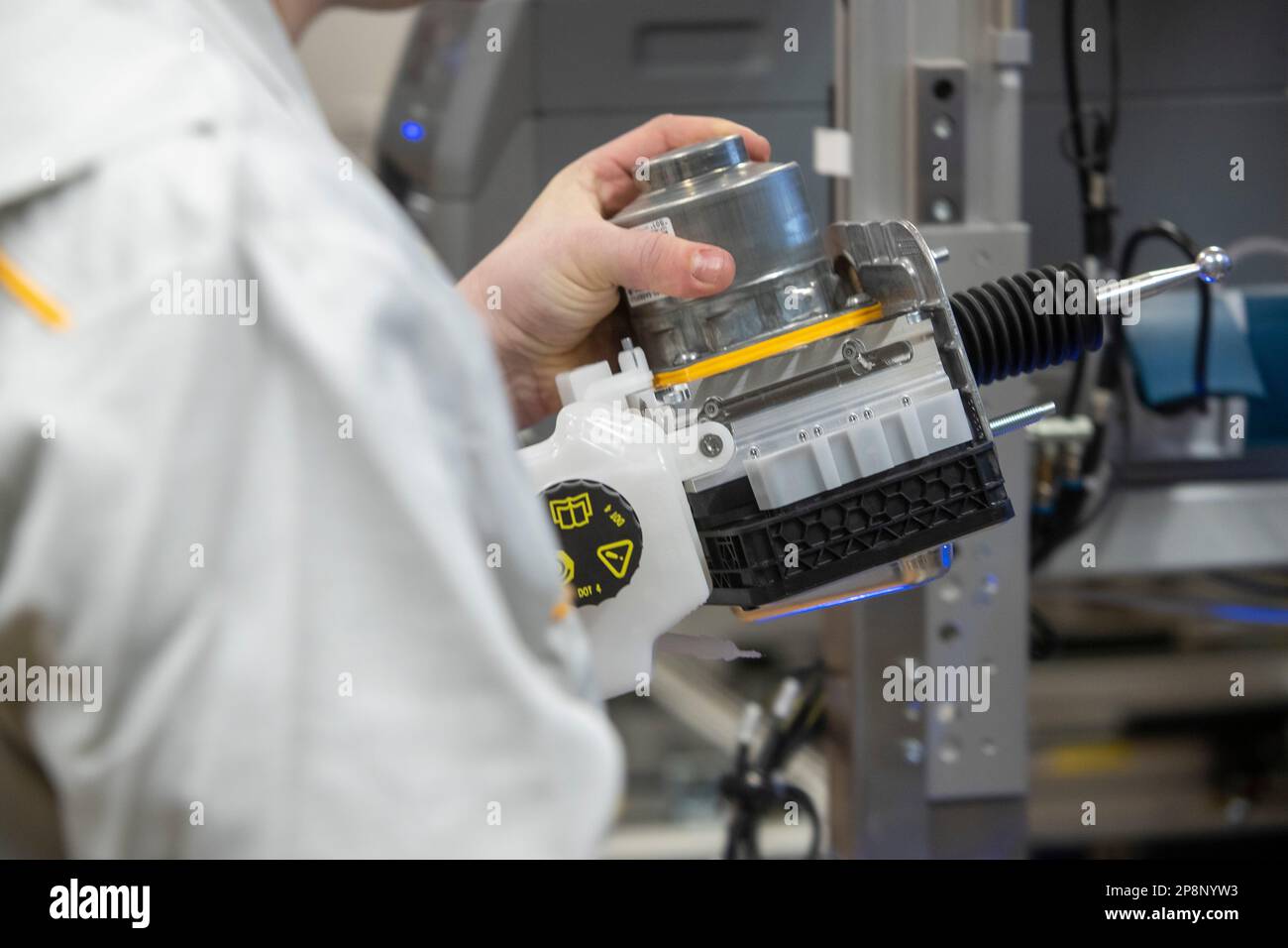 03 March 2023, Hesse, Frankfurt/Main: A Continental employee checks a ...