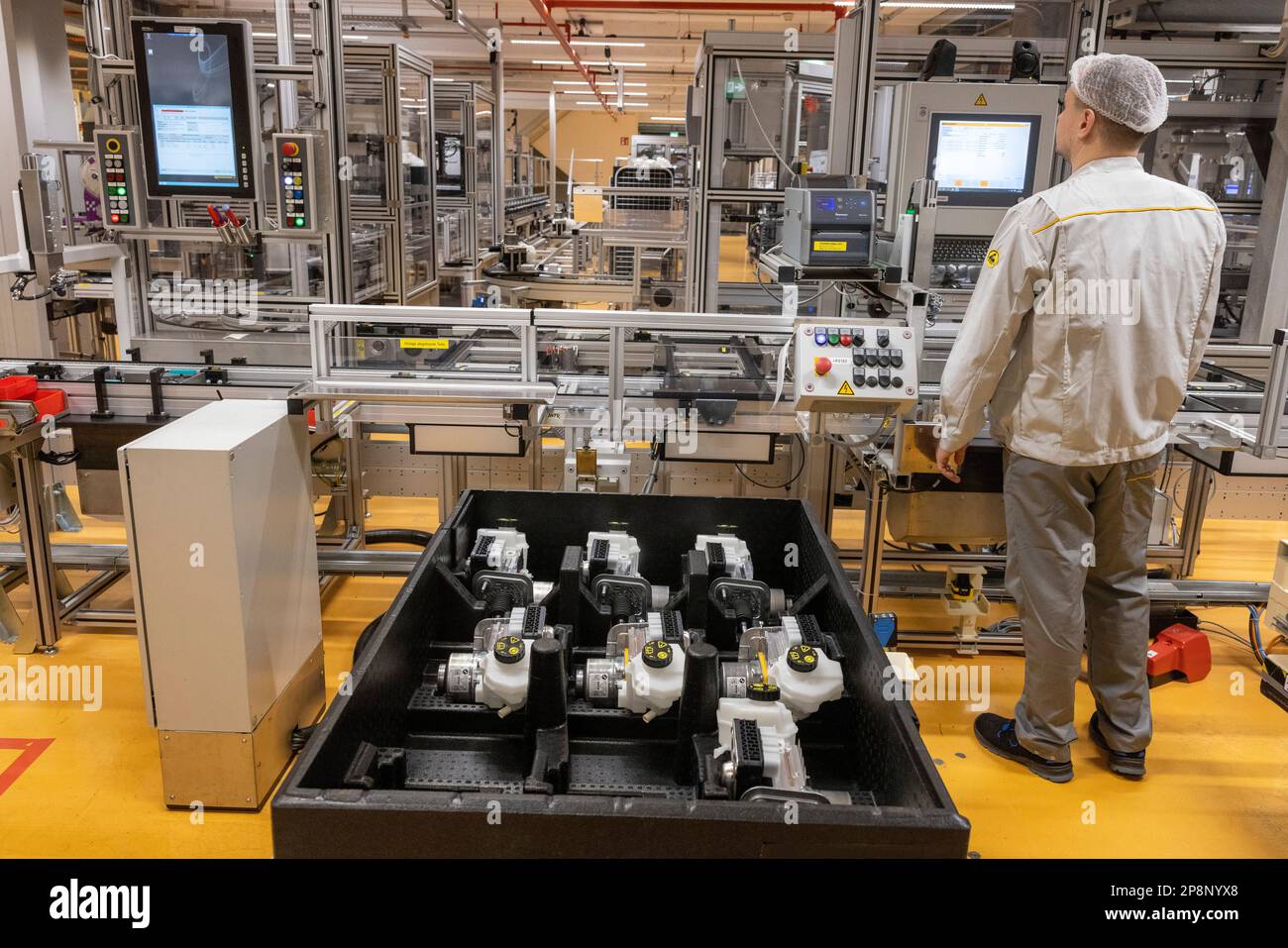 03 March 2023, Hesse, Frankfurt/Main: A Continental employee checks an ...