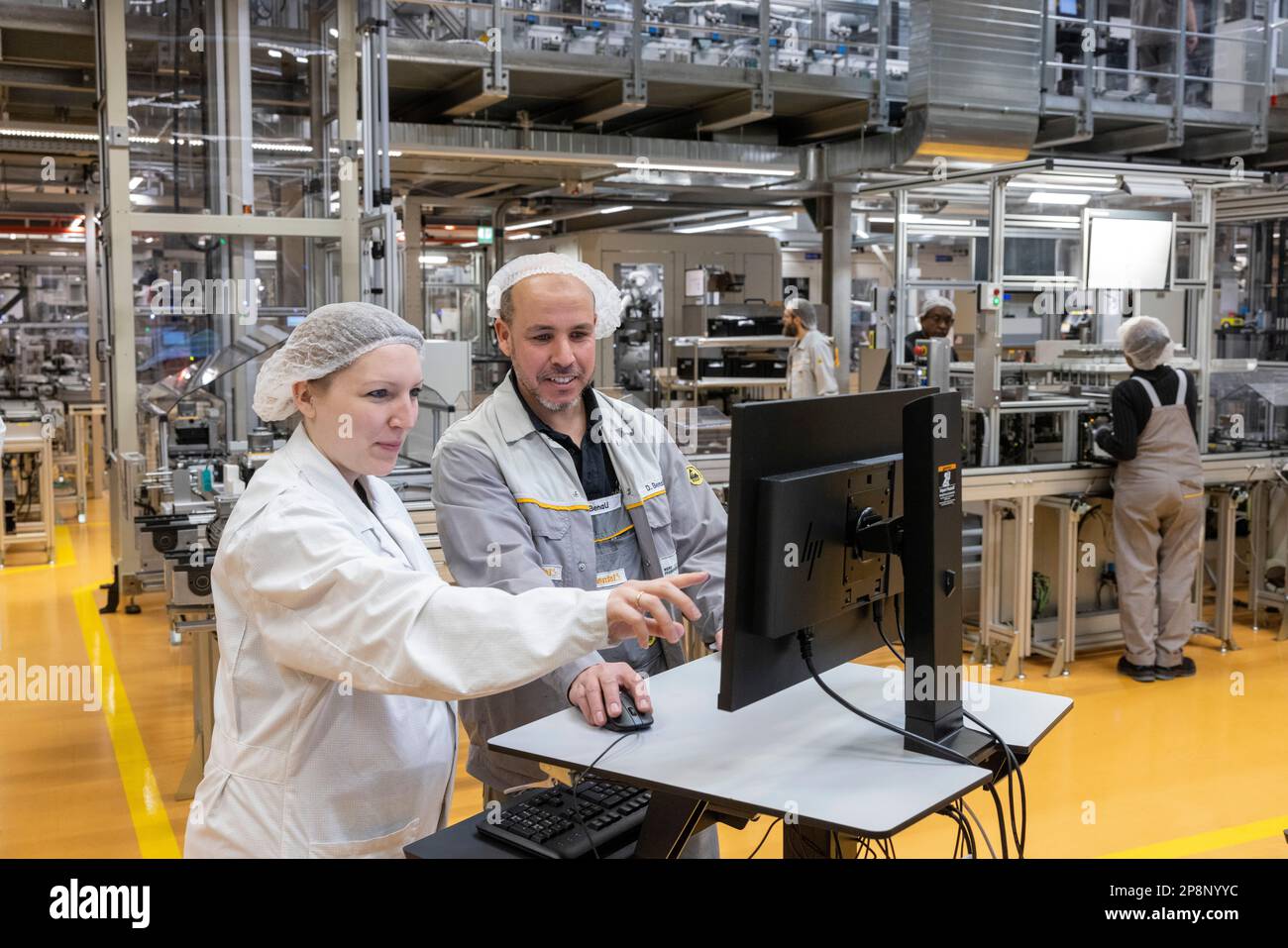 03 March 2023, Hesse, Frankfurt/Main: Continental employees look at a ...