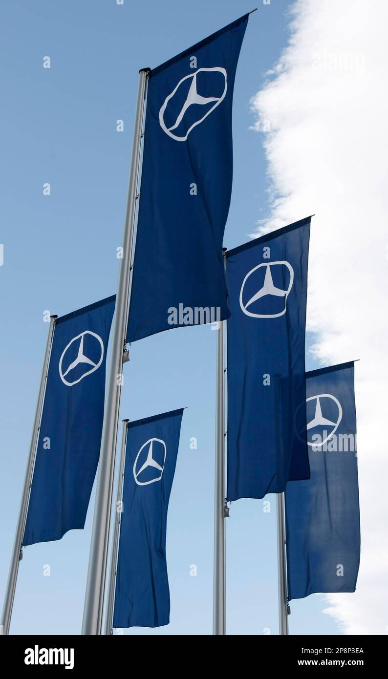 ** FILE ** In this Nov. 3, 2008 file photo, the Mercedes star, logo of ...