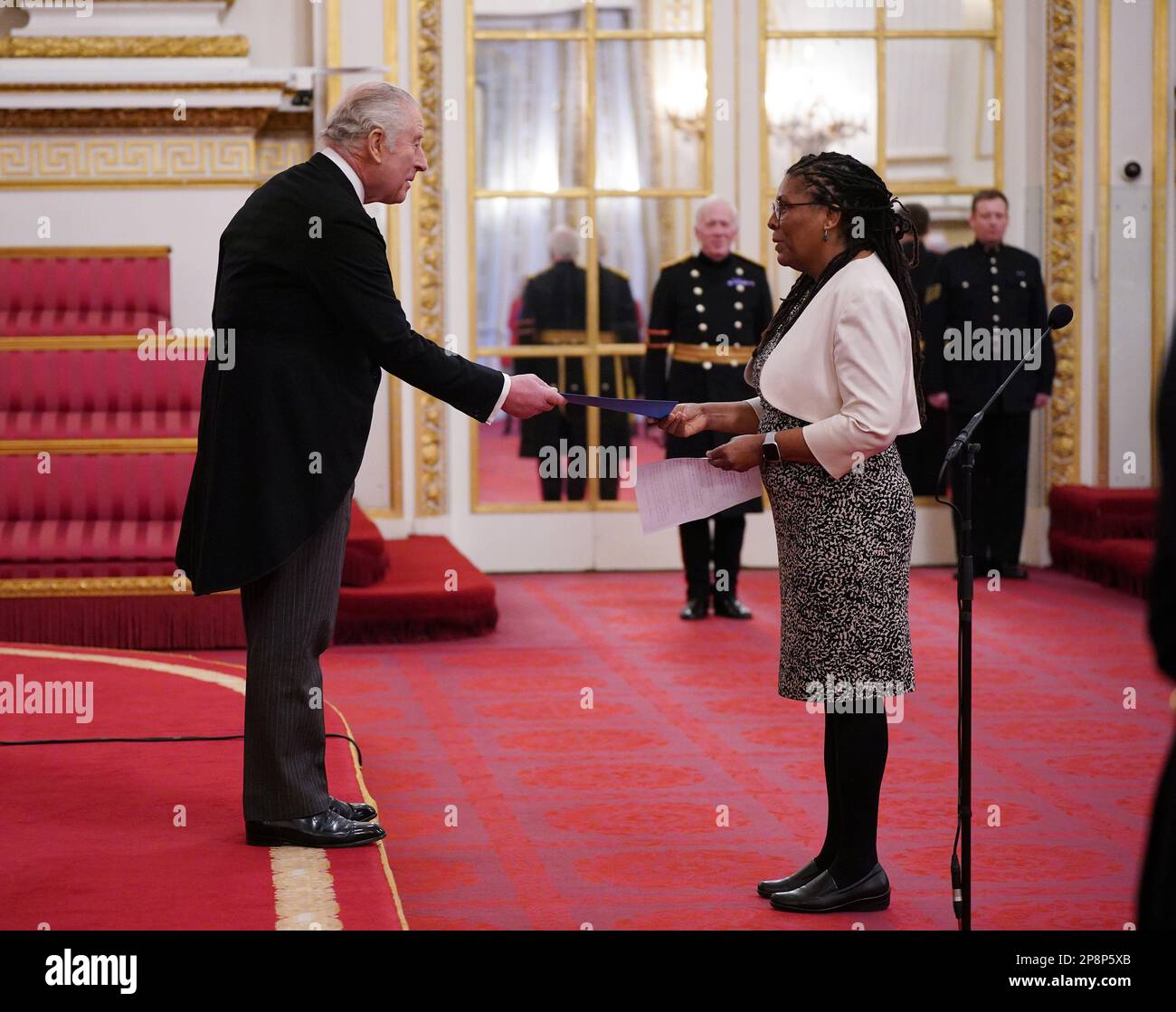 Loyal addresses buckingham palace hi-res stock photography and images ...