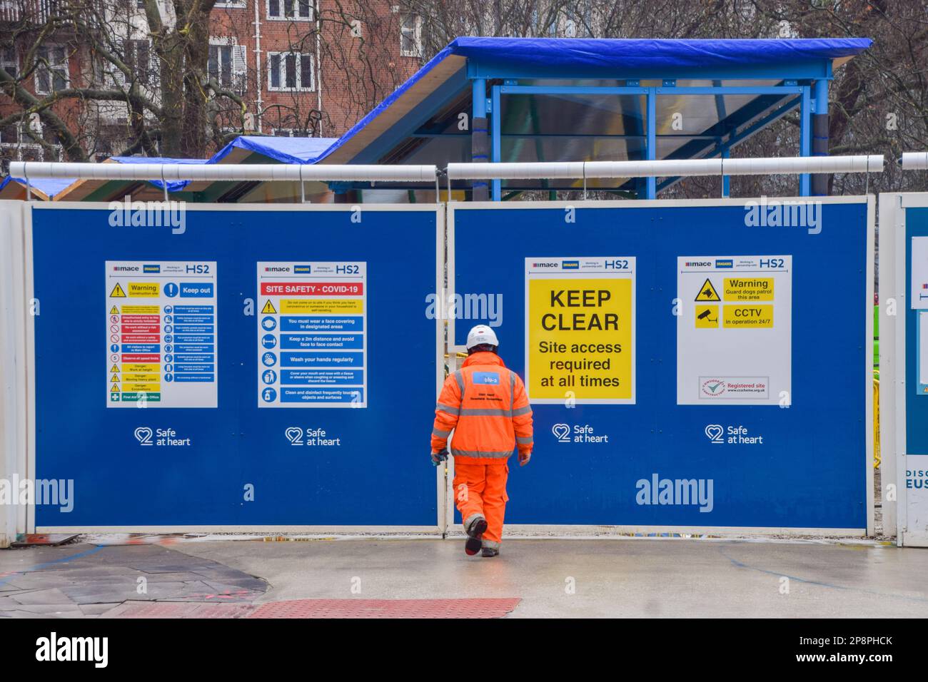 Hs2 construction worker hi-res stock photography and images - Alamy
