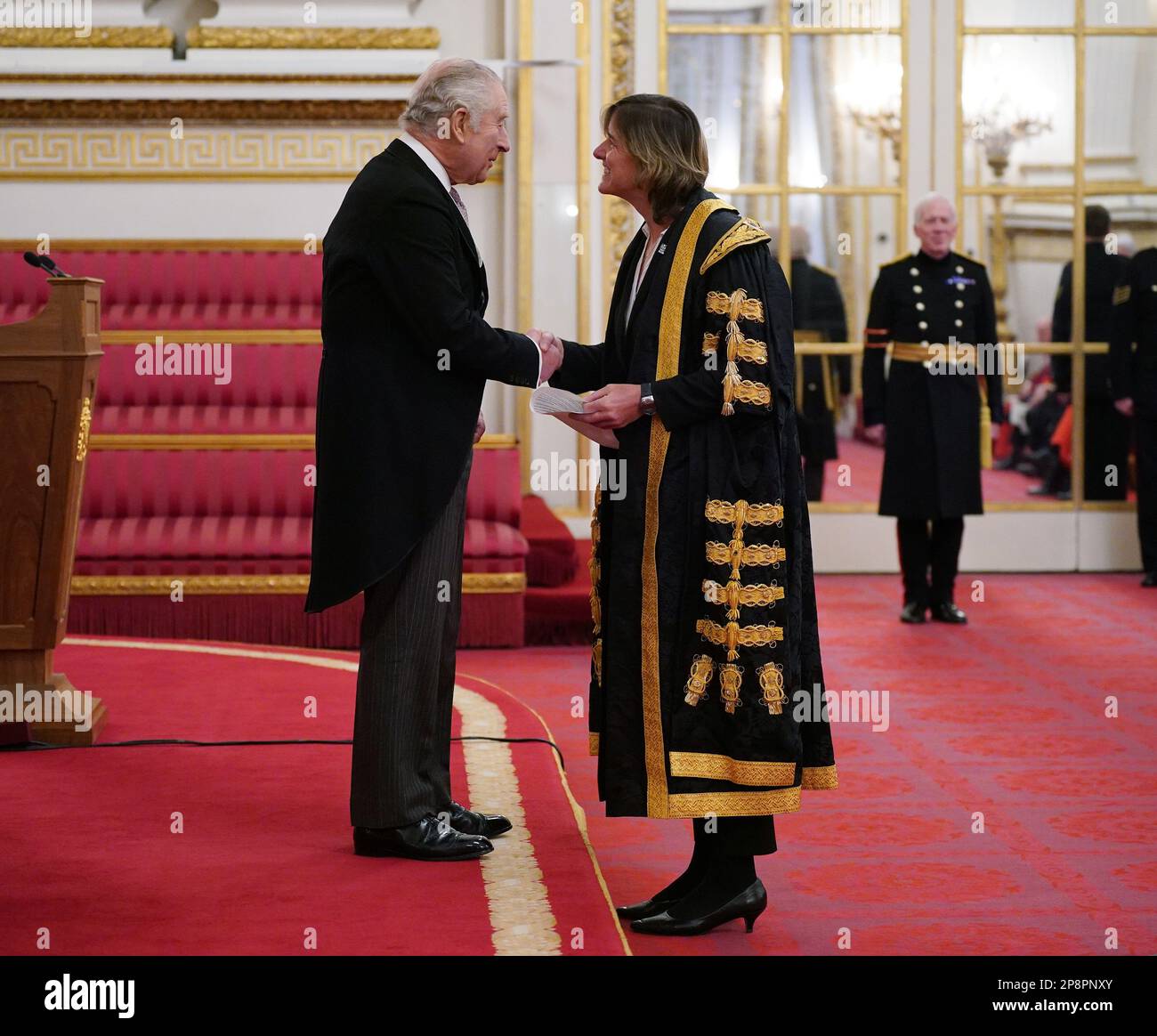 Loyal addresses buckingham palace hi-res stock photography and images ...