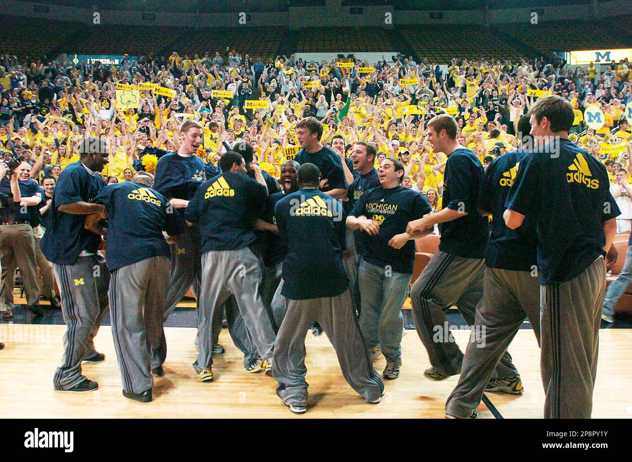 Michigan's basketball team celebrates their invitation into the NCAA ...