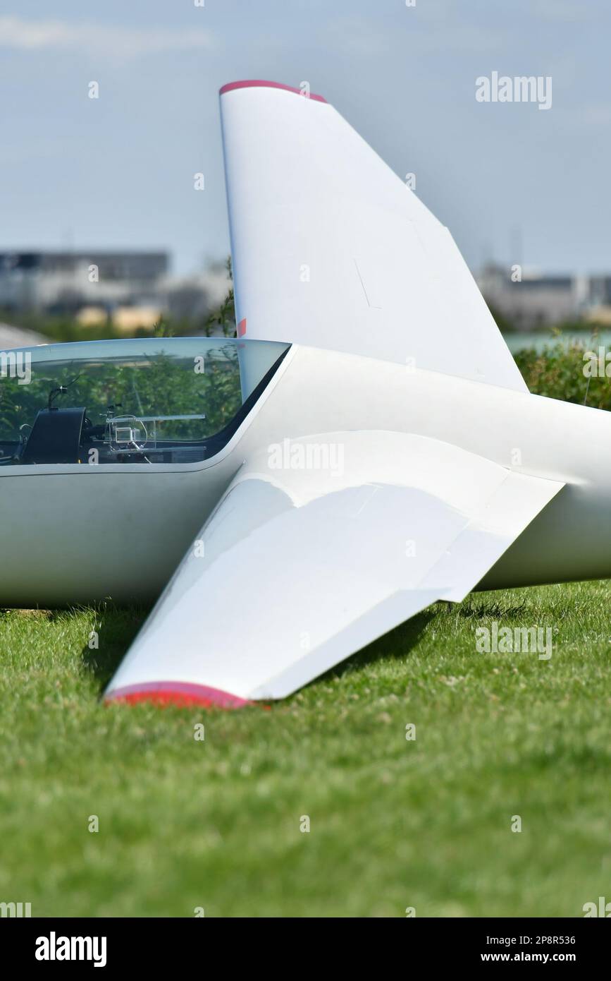 Glider wing hi-res stock photography and images - Alamy
