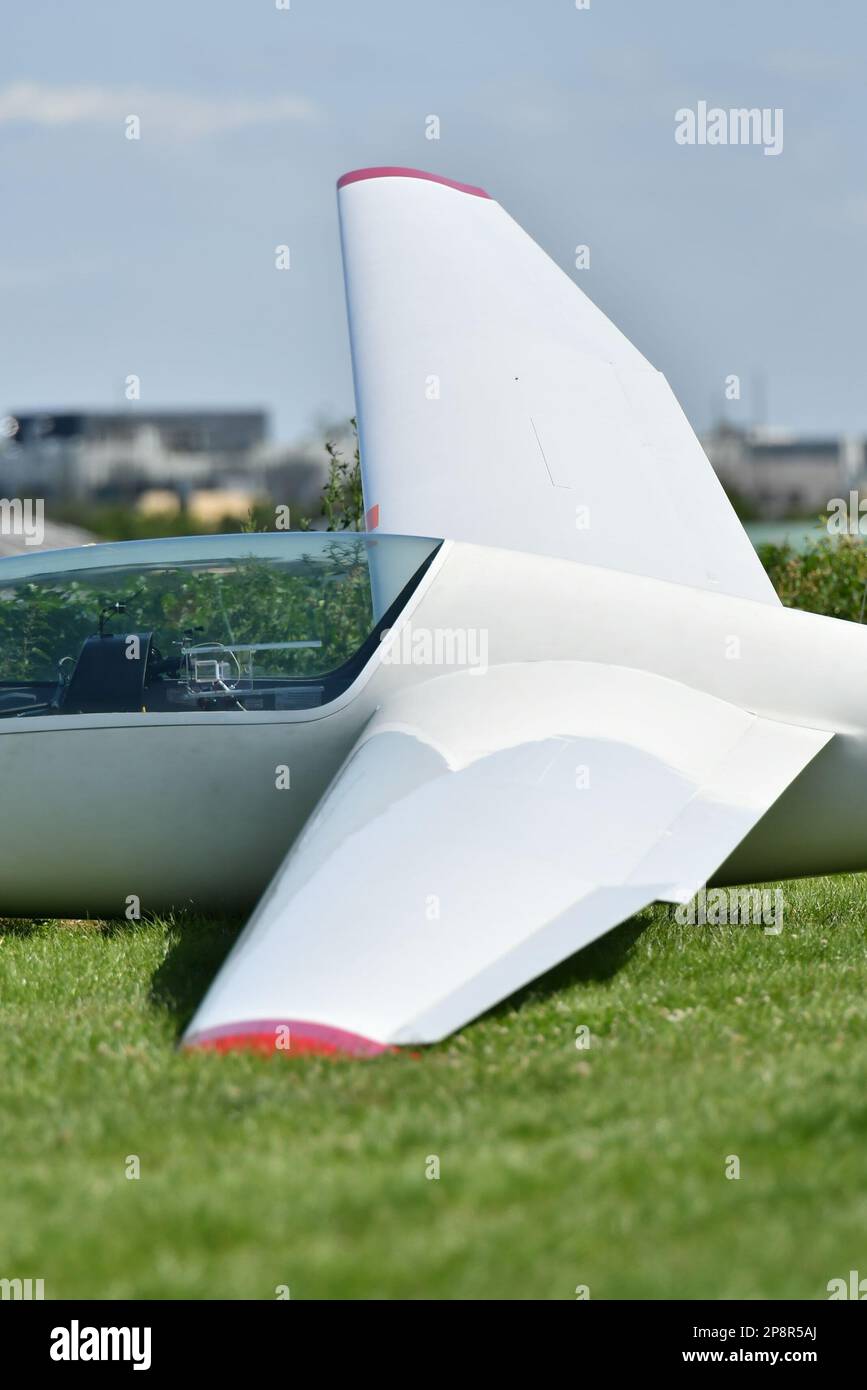 Glider wing hi-res stock photography and images - Alamy