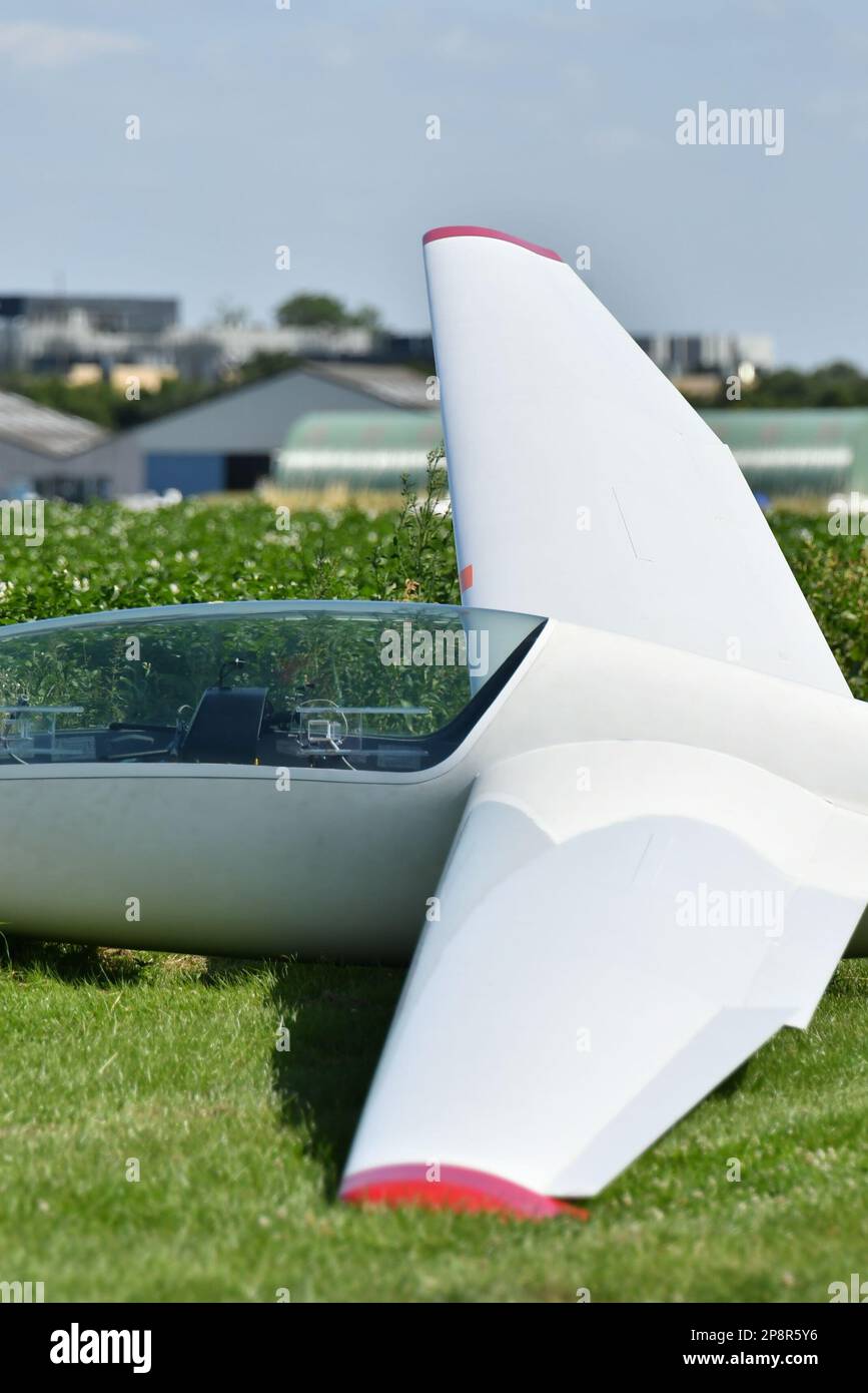Glider wing hi-res stock photography and images - Alamy
