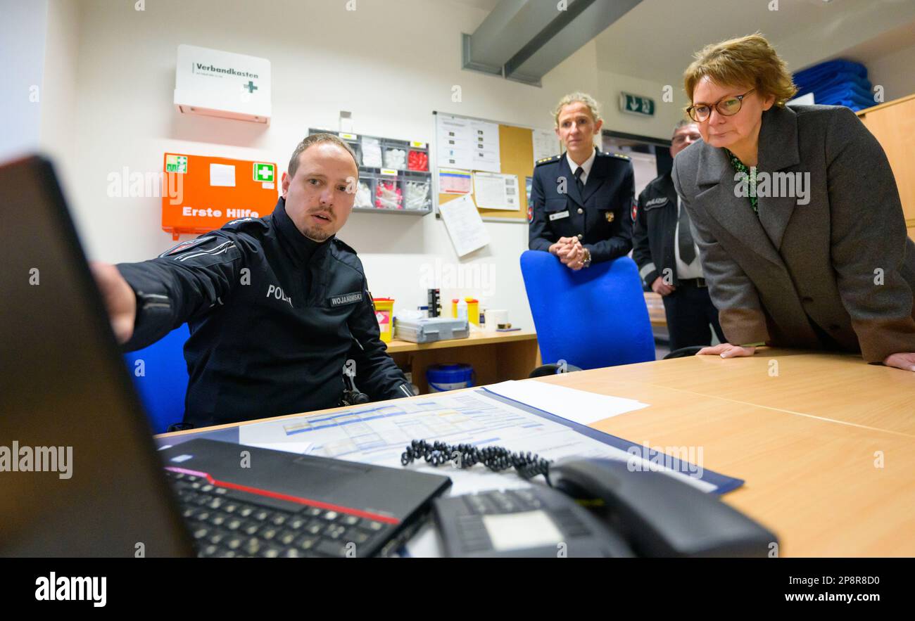 09 March 2023, Lower Saxony, Lüneburg: Daniela Behrens (SPD, r ...