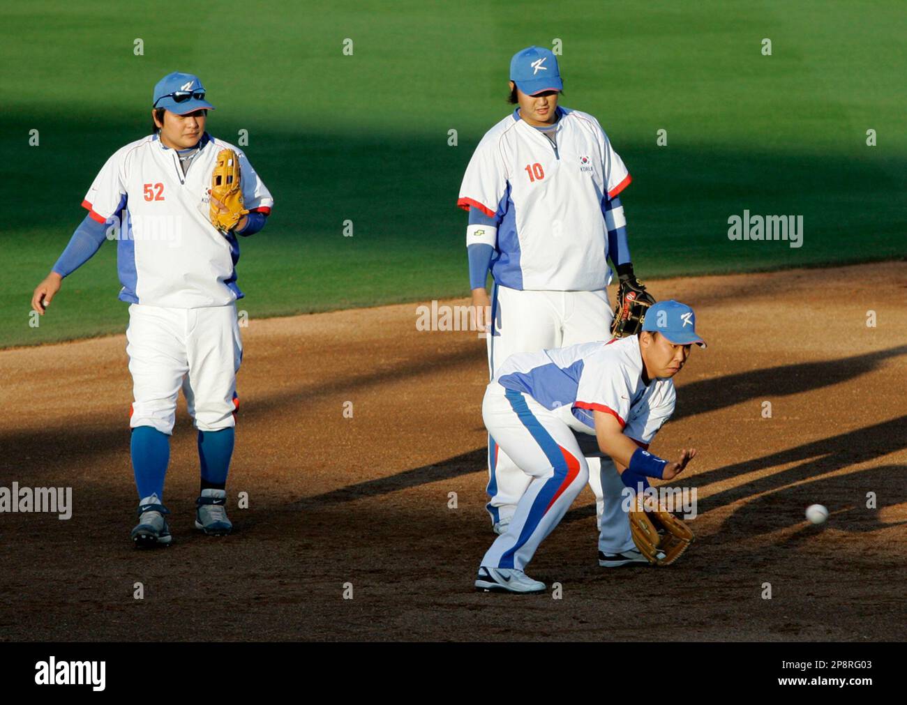 South Korea players, from left to right, Tae Kyun Kim and Dae Ho Lee ...
