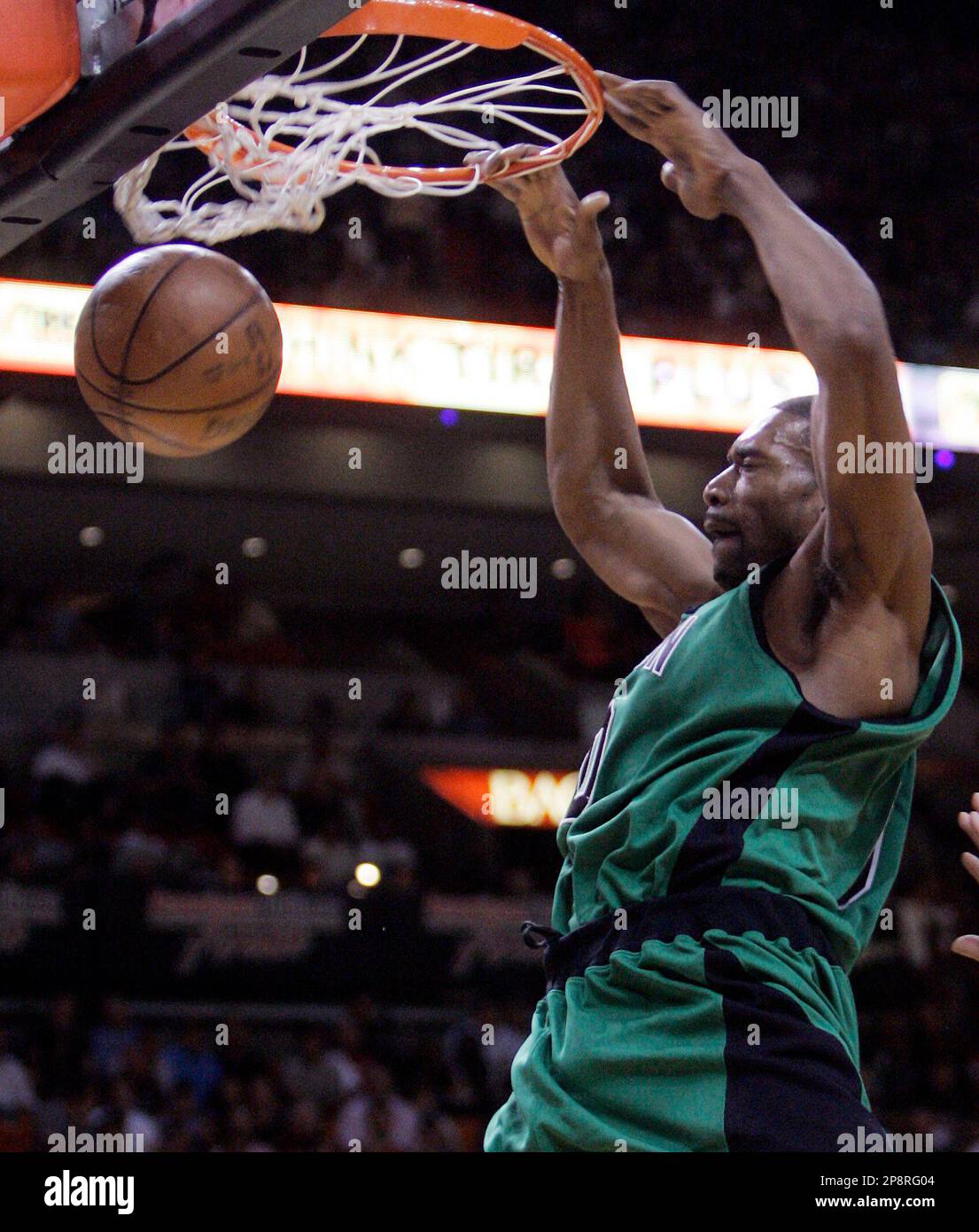 Boston Celtics' Leon Powe dunks against the Miami Heat in the first ...