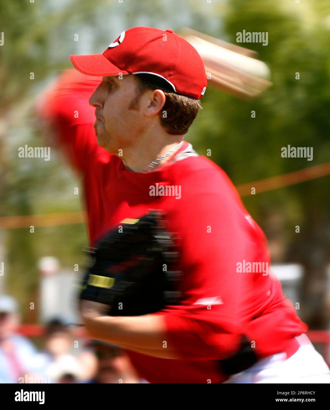 Cincinnati Reds' starting pitcher Aaron Harang throws against the ...