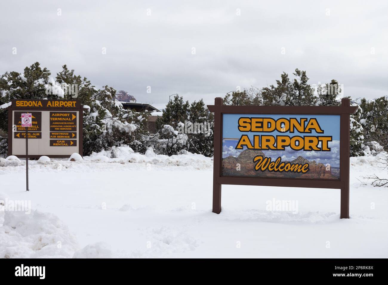 Sign for the Sedona, Arizona airport, in deep snow Stock Photo - Alamy